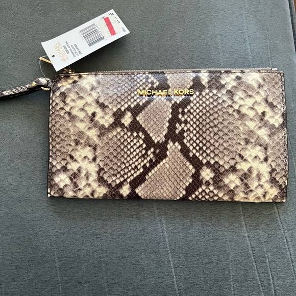 MICHAEL Michael Kors | Bags | Michael Kors Bedford Slim Zip Clutch ...
